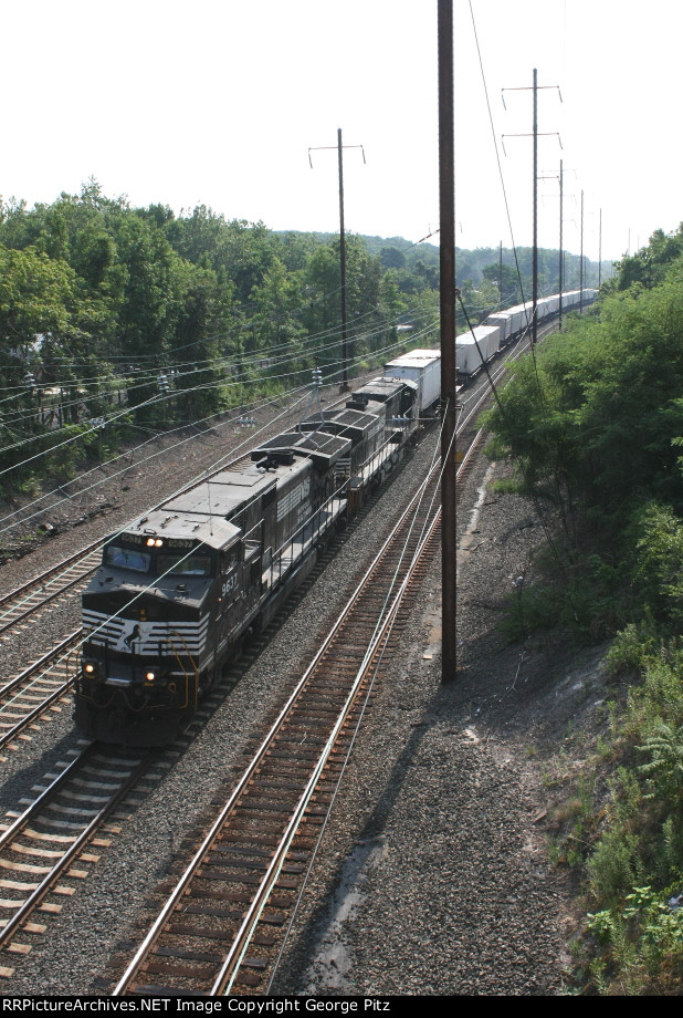 NS 9637 and train 24M